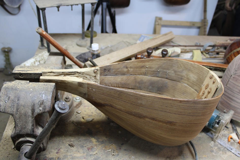 Cómo el arte de fabricar instrumentos musicales mantiene viva la ...